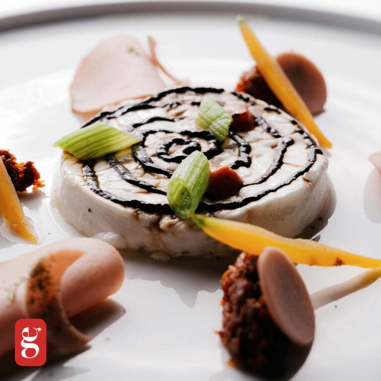 Cagliata di latte vaccino con prosciutto cotto Vismara, aglio nero e ...